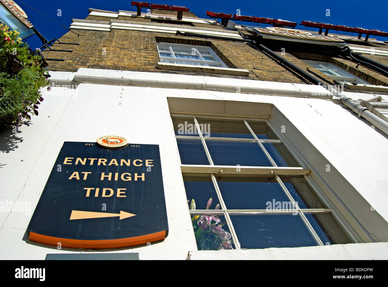 entrance at high tide sign at the white cross pub and hotel, richmond ...