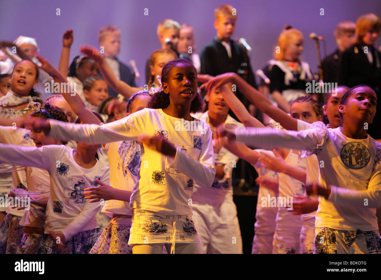 Child dancers on stage hi-res stock photography and images - Alamy