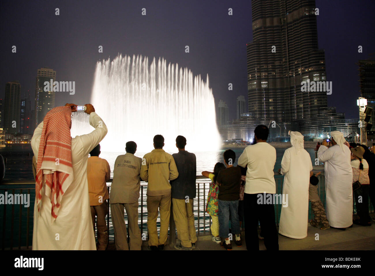 Fountain in Lake Dubai at Downtown Dubai, Dubai, United Arab Emirates ...