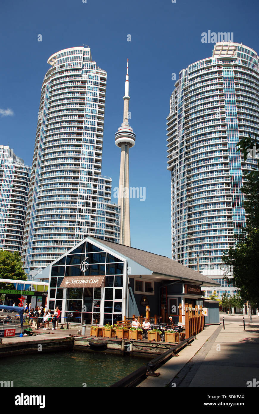 Cn tower toronto skyline summer hi-res stock photography and images - Alamy