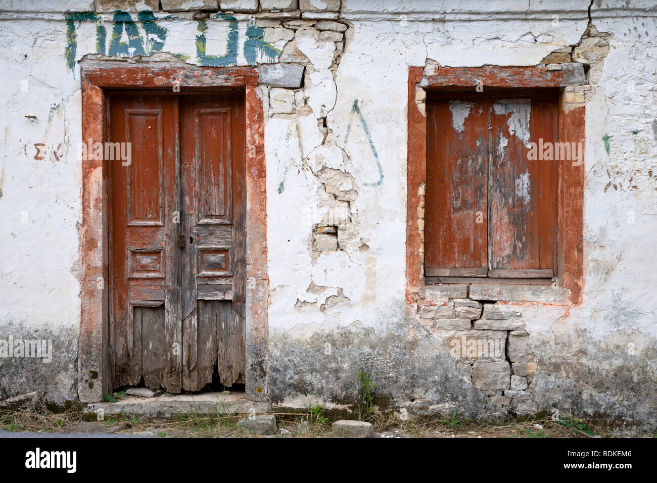 Wrecked cottage hi-res stock photography and images - Alamy