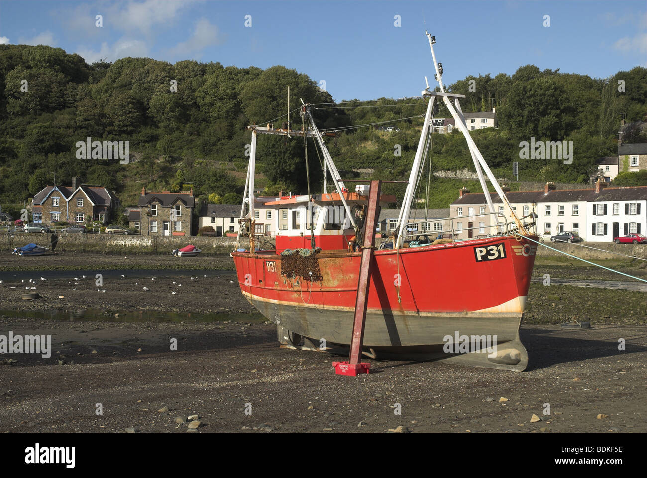 Old fishguard harbour hi-res stock photography and images - Alamy