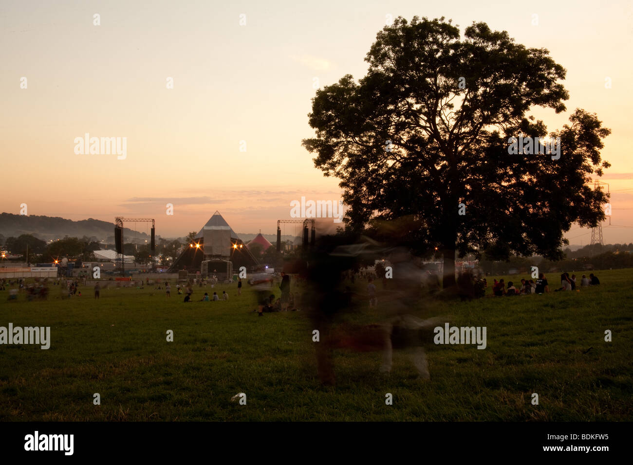 Glastonbury festival pyramid sunset hi-res stock photography and images ...
