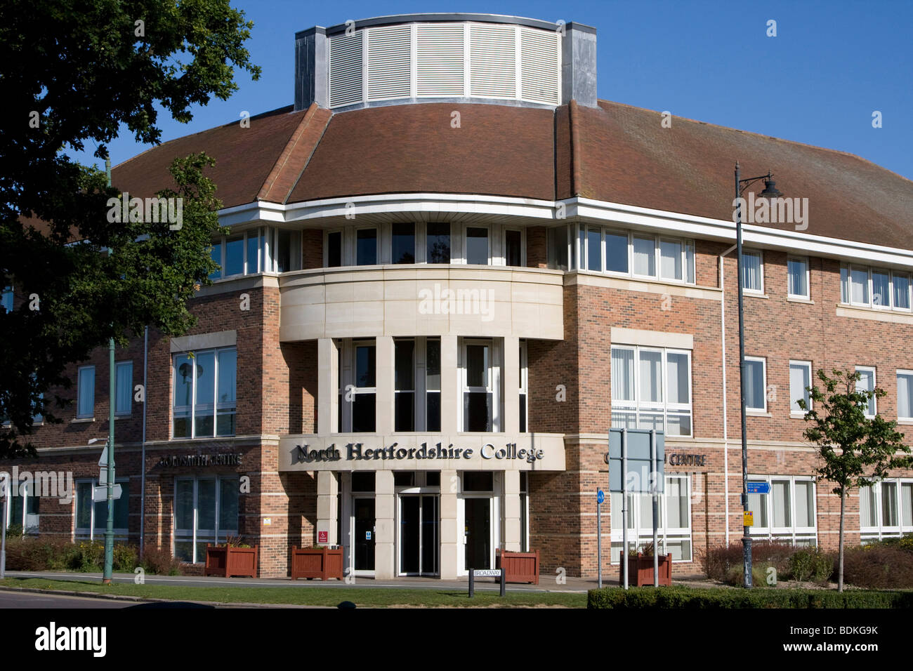 North hertfordshire college hi-res stock photography and images - Alamy