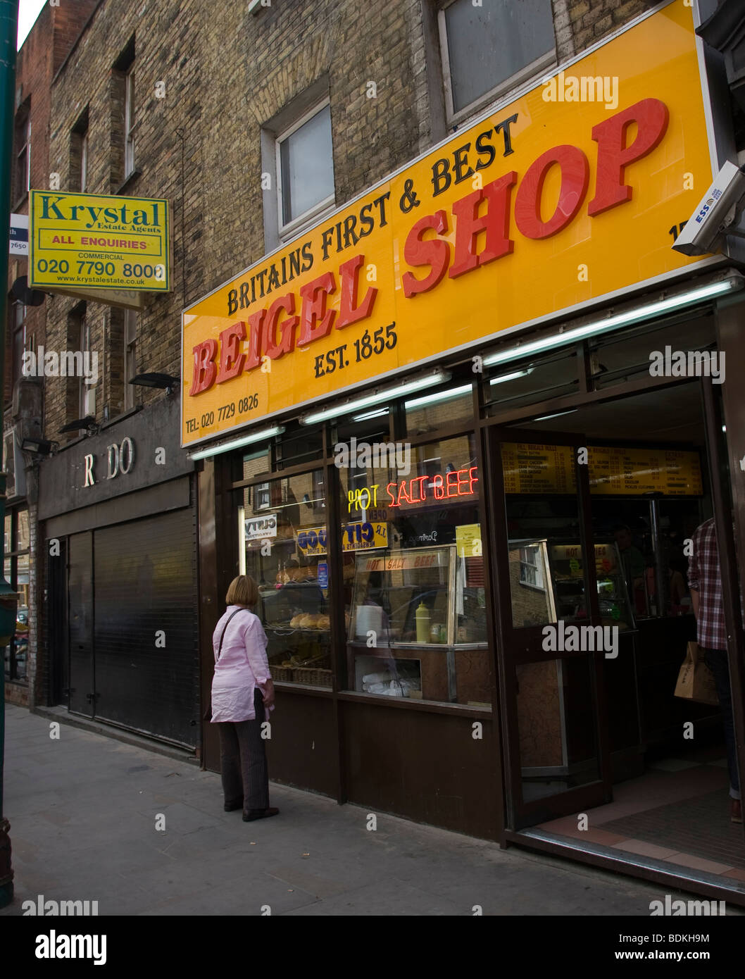 Beigel brick lane hi-res stock photography and images - Alamy