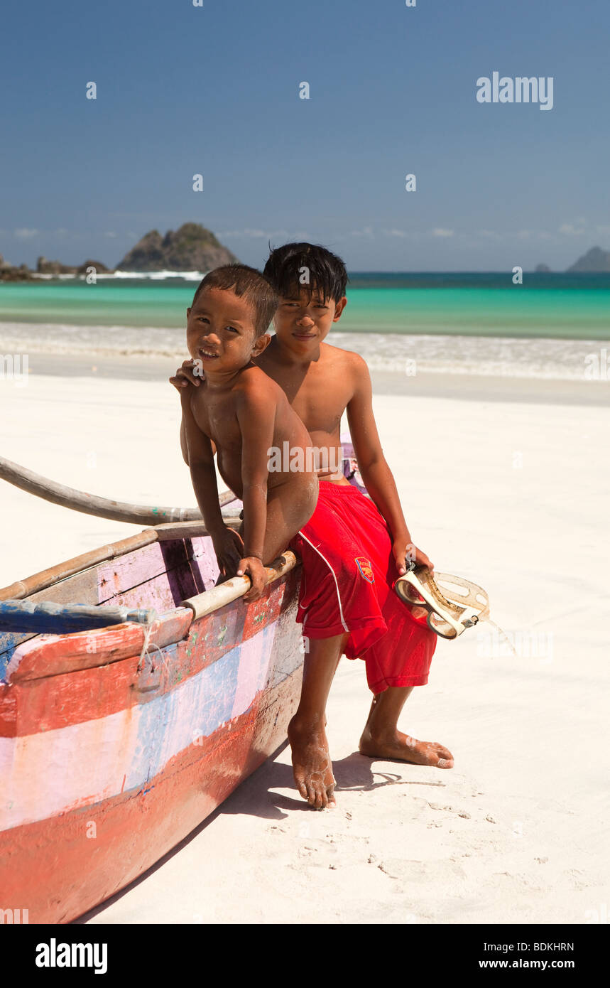Indonesia boat boys hi-res stock photography and images - Alamy