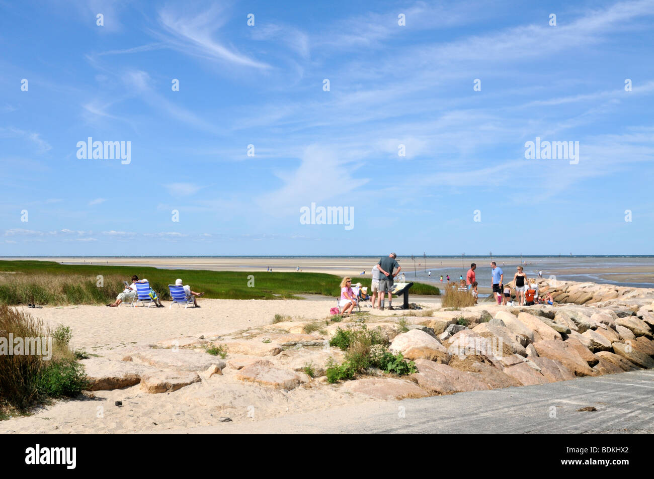 Harbor and beach hi-res stock photography and images - Alamy