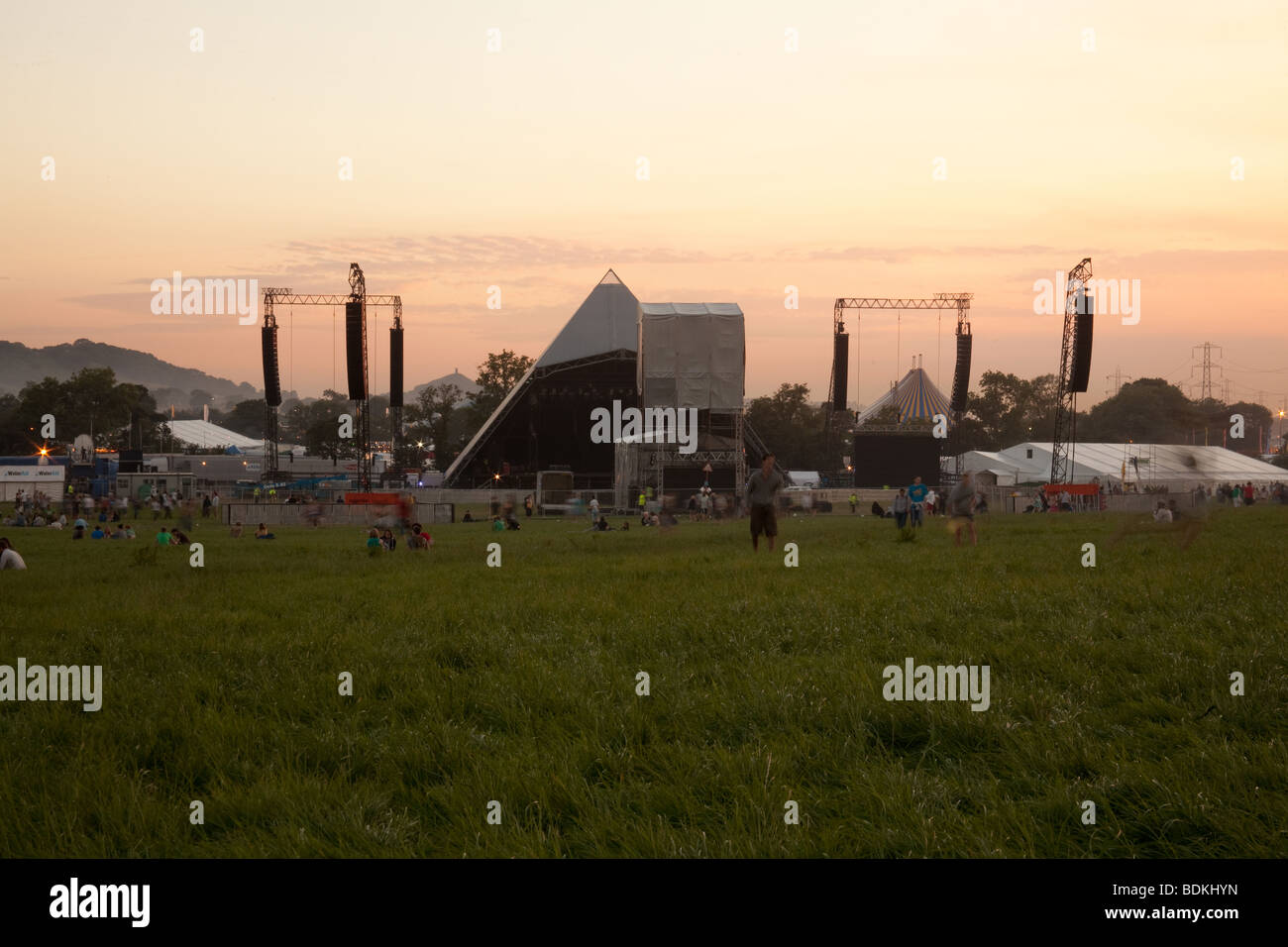 Glastonbury festival pyramid sunset hi-res stock photography and images ...