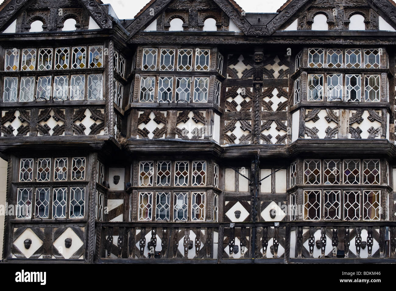 Timber framed building 17th century hi-res stock photography and images ...