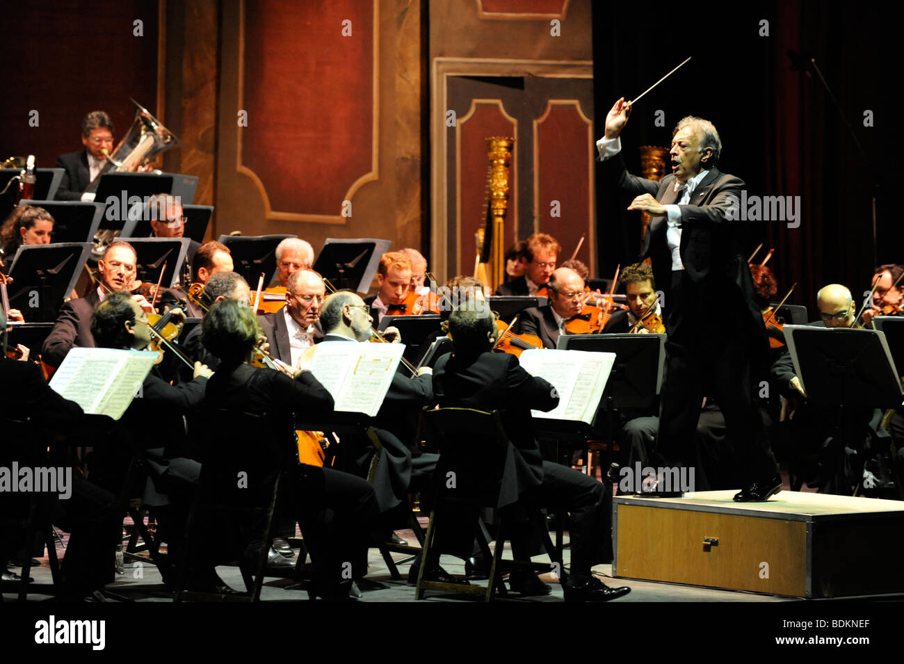 Zubin Mehta Conducting Israel Philharmonic Orchestra Stock Photo - Alamy