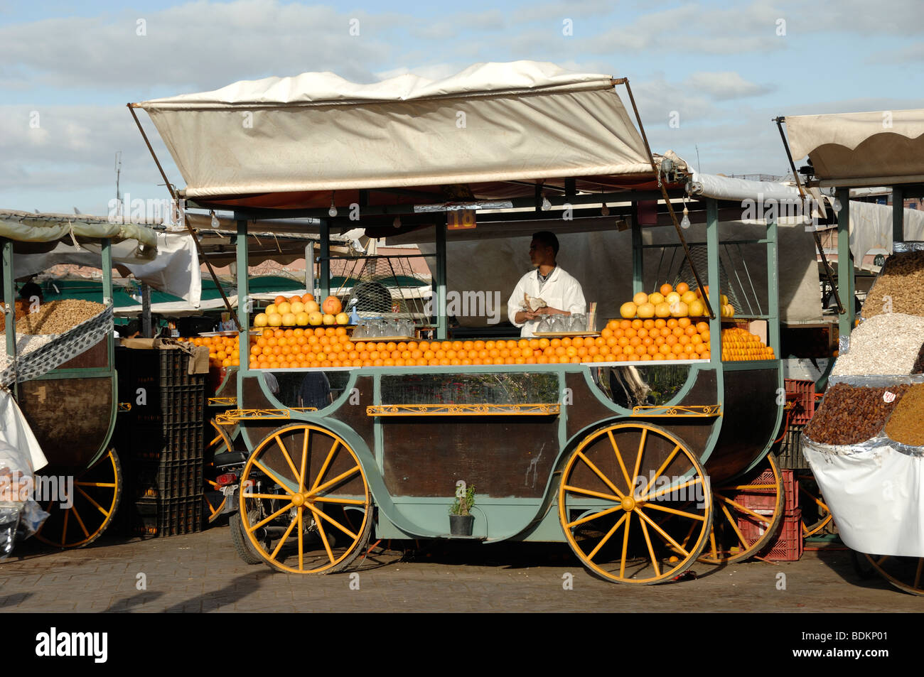 Fruit juice seller hi-res stock photography and images - Alamy