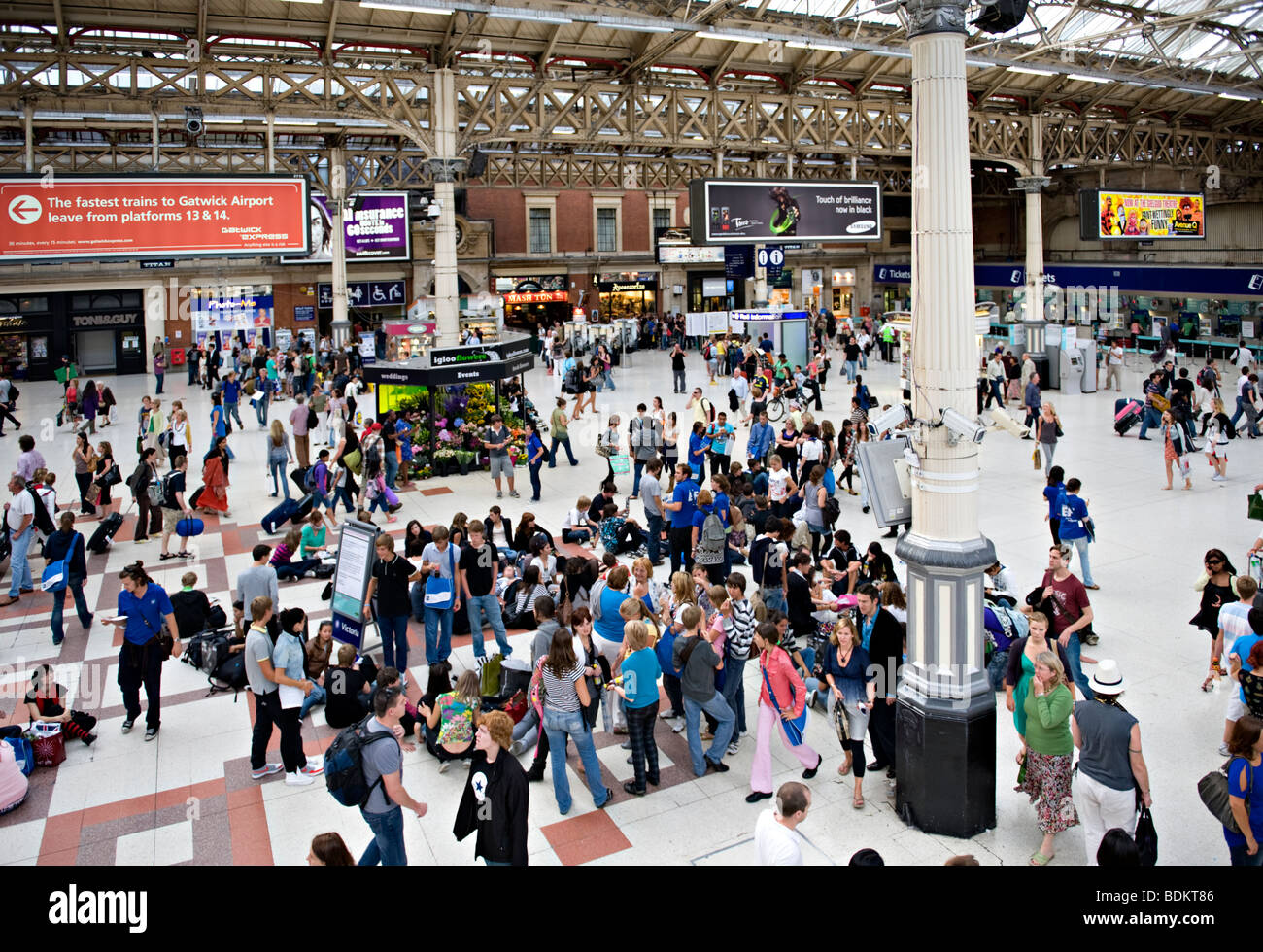 Victoria station concourse hi-res stock photography and images - Alamy