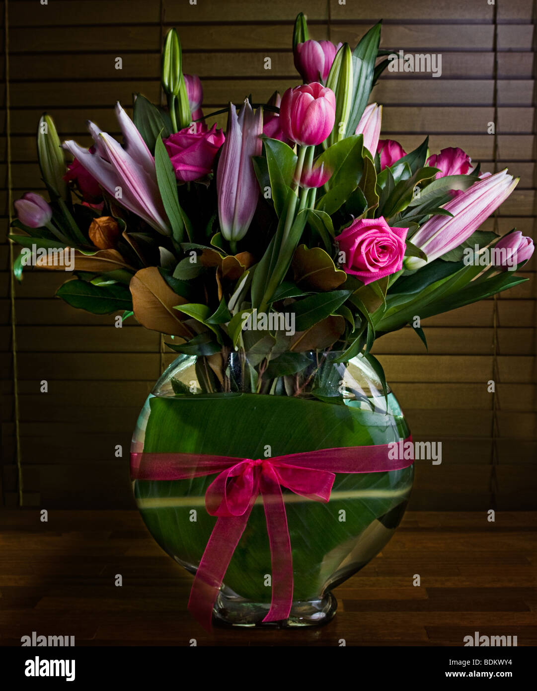 A bunch of flowers in a vase Stock Photo - Alamy