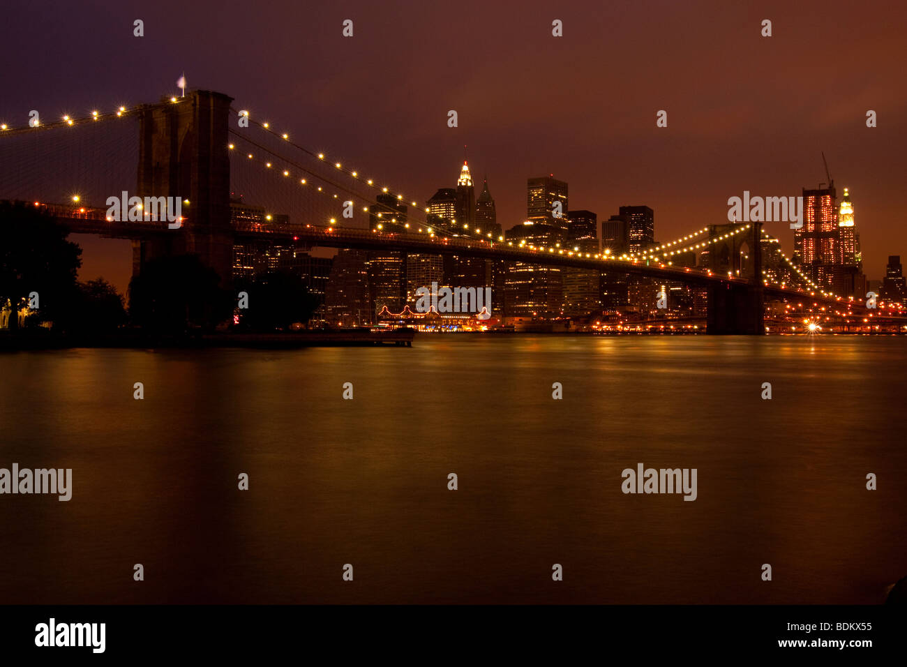 Brooklyn Bridge at Night with NYC skyline in background Stock Photo - Alamy
