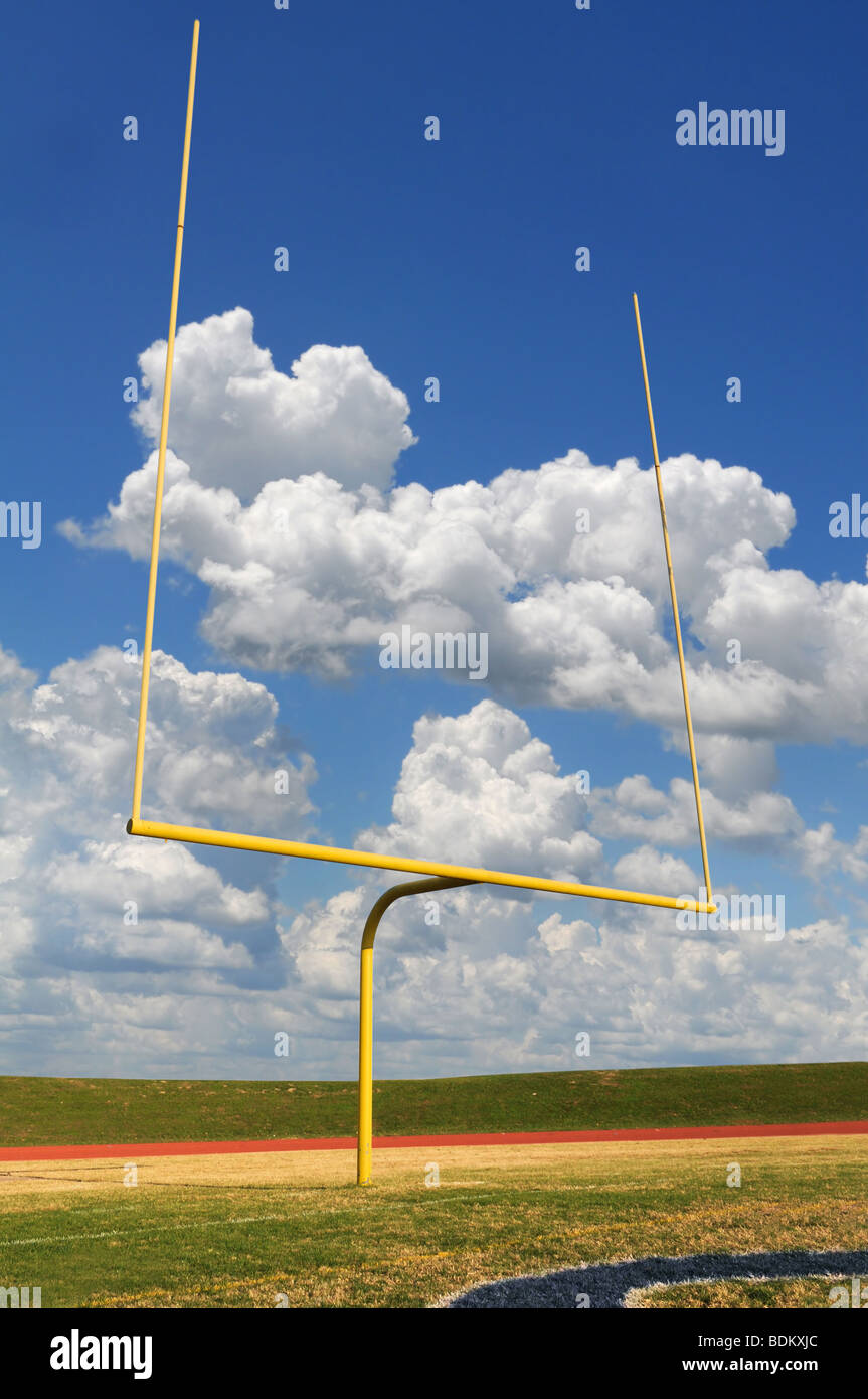 American football field hi-res stock photography and images - Alamy