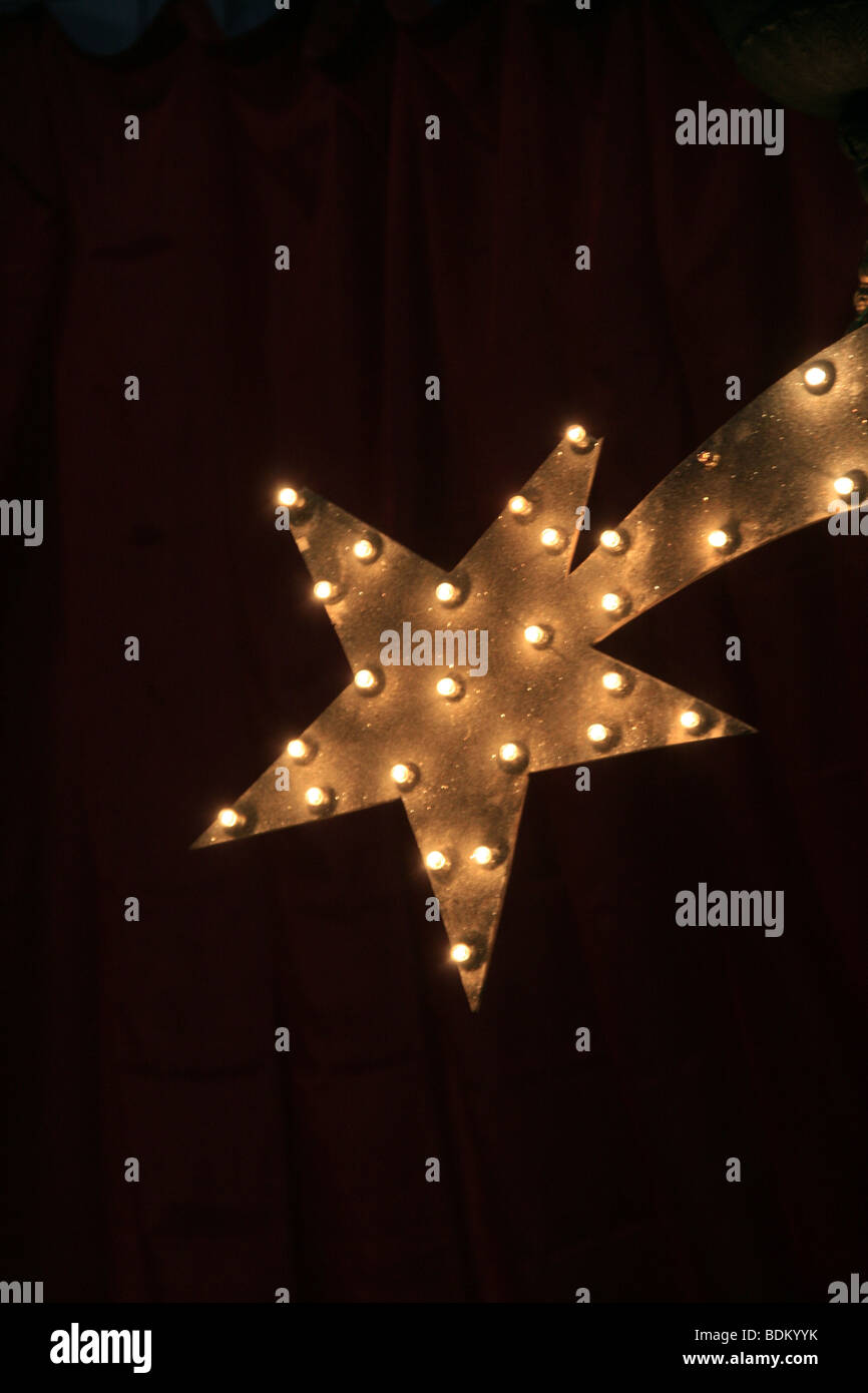 one single illuminated christmas star at night Stock Photo - Alamy