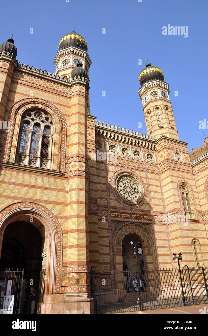 Great synagogue budapest hi-res stock photography and images - Alamy