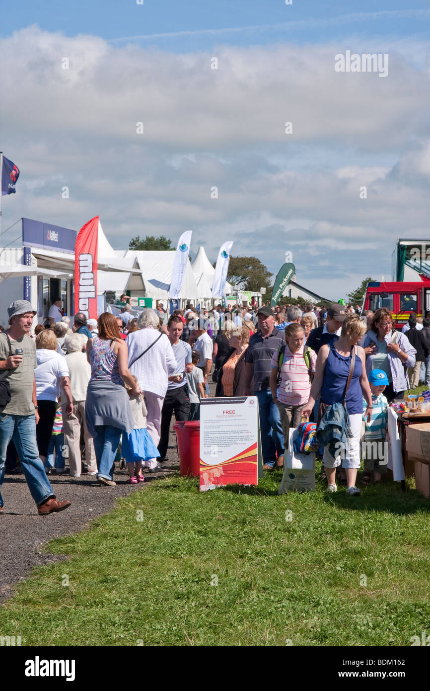 Outdoor crowds hi-res stock photography and images - Alamy