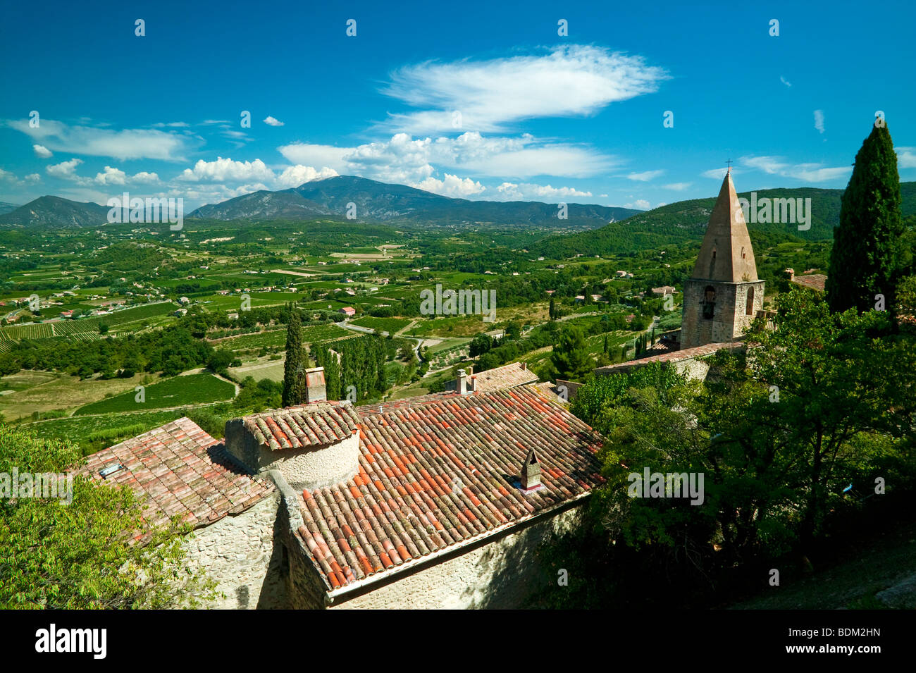 Crestet village vaucluse provence hi-res stock photography and images ...