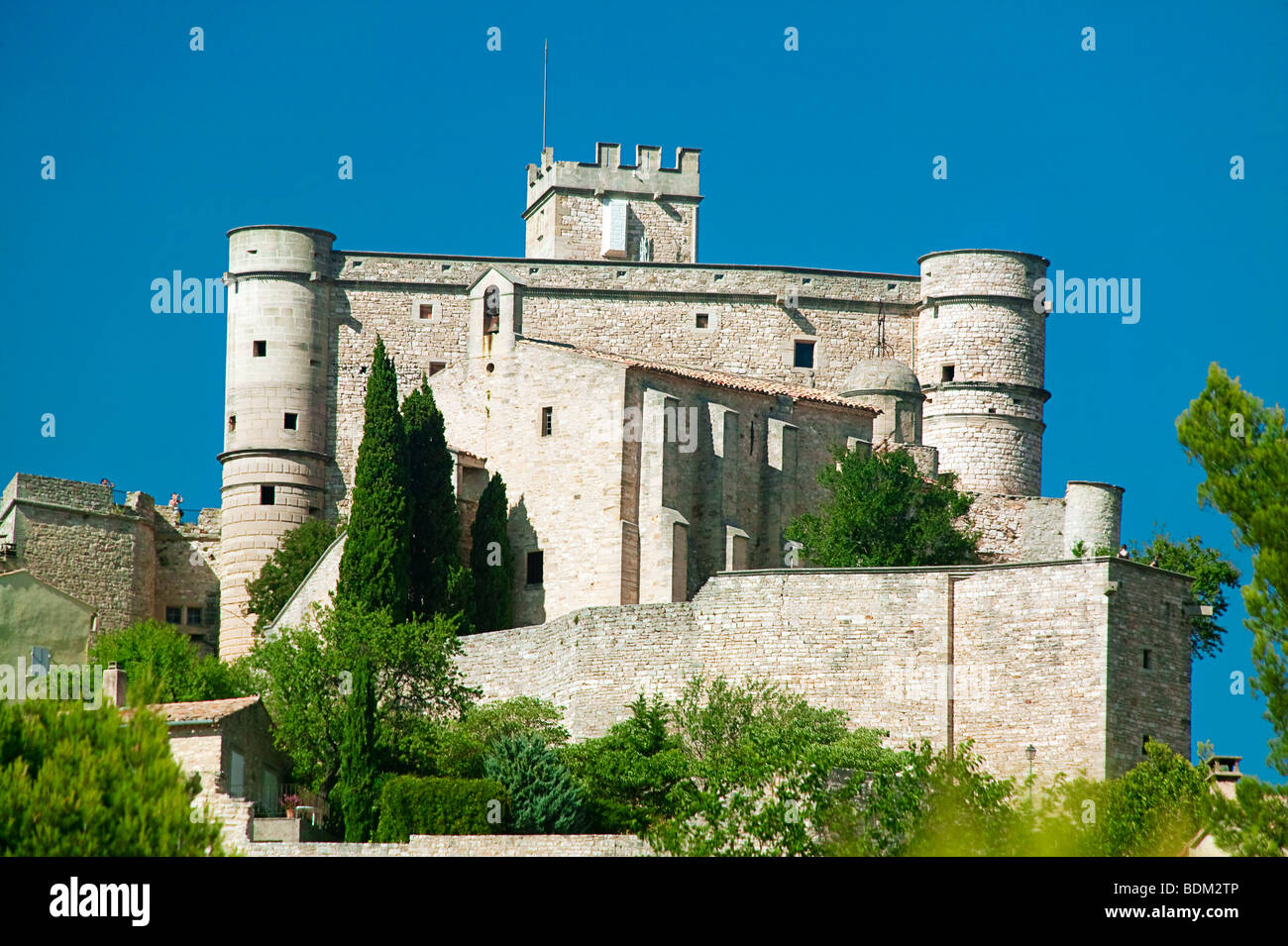 CASTLE OF LE BARROUX - PROVENCE - VAUCLUSE - FRANCE Stock Photo - Alamy