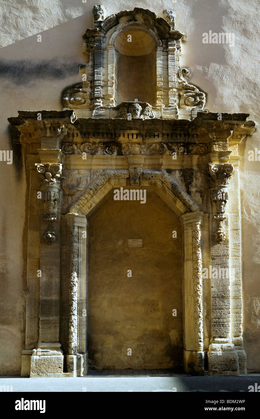 OLD GATE OF MONASTERY IN CARPENTRAS - VAUCLUSE - PROVENCE - FRANCE ...