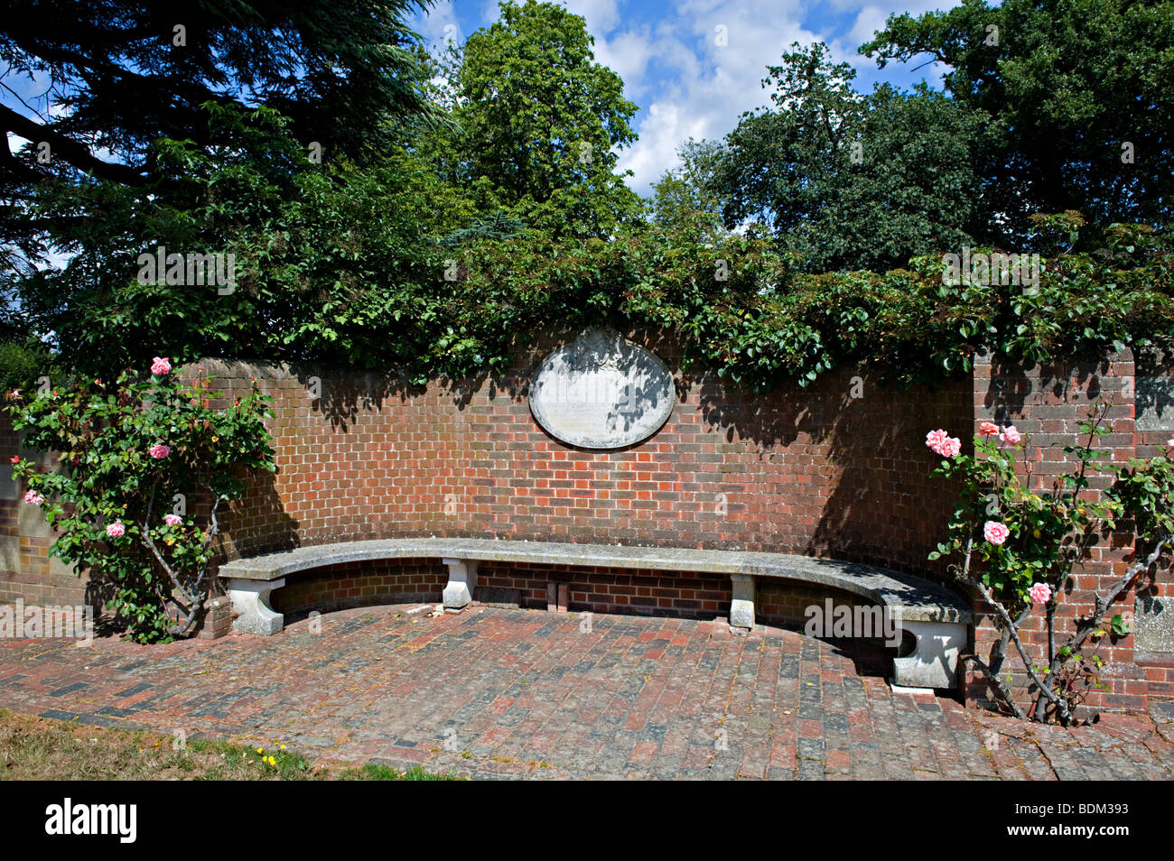Memorial garden at St.Mary's Church Leigh, Kent, England Stock Photo ...