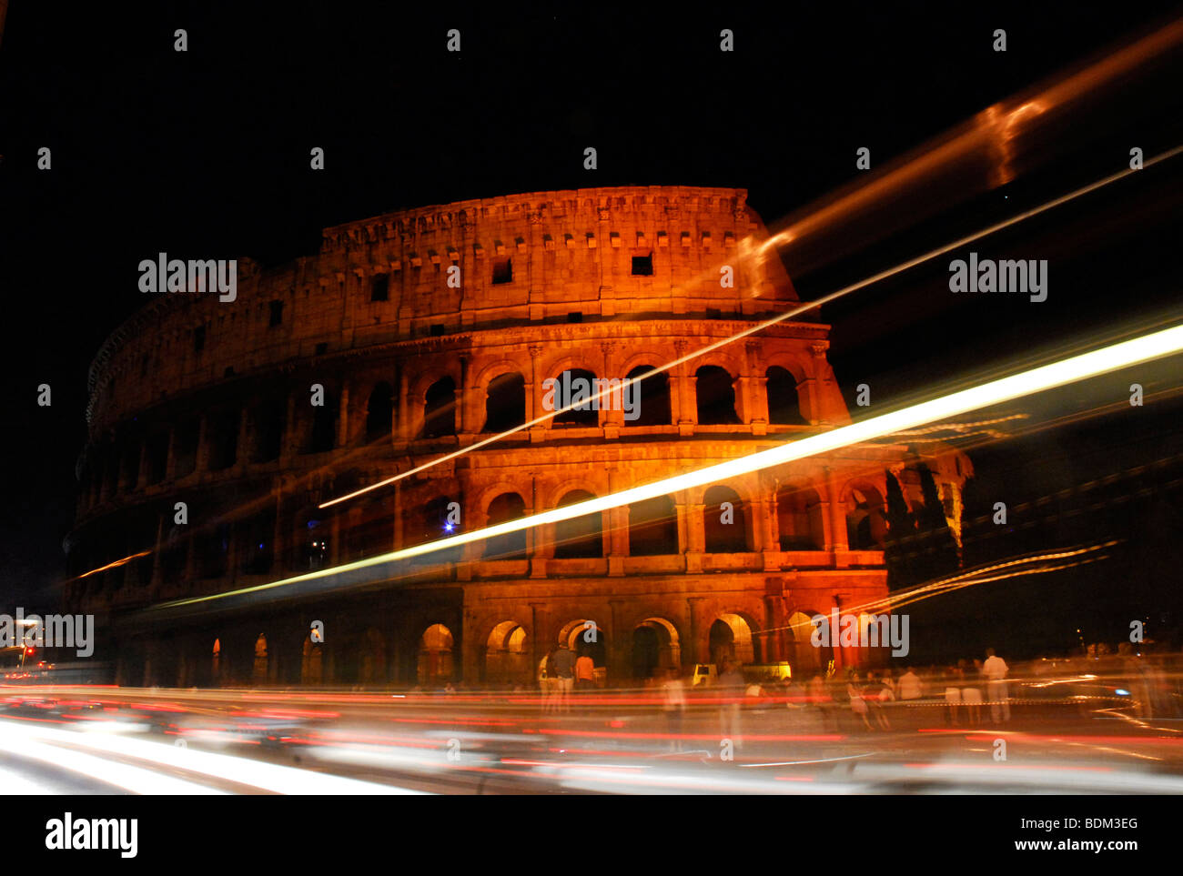 Colosseum night traffic lights rome hi-res stock photography and images ...