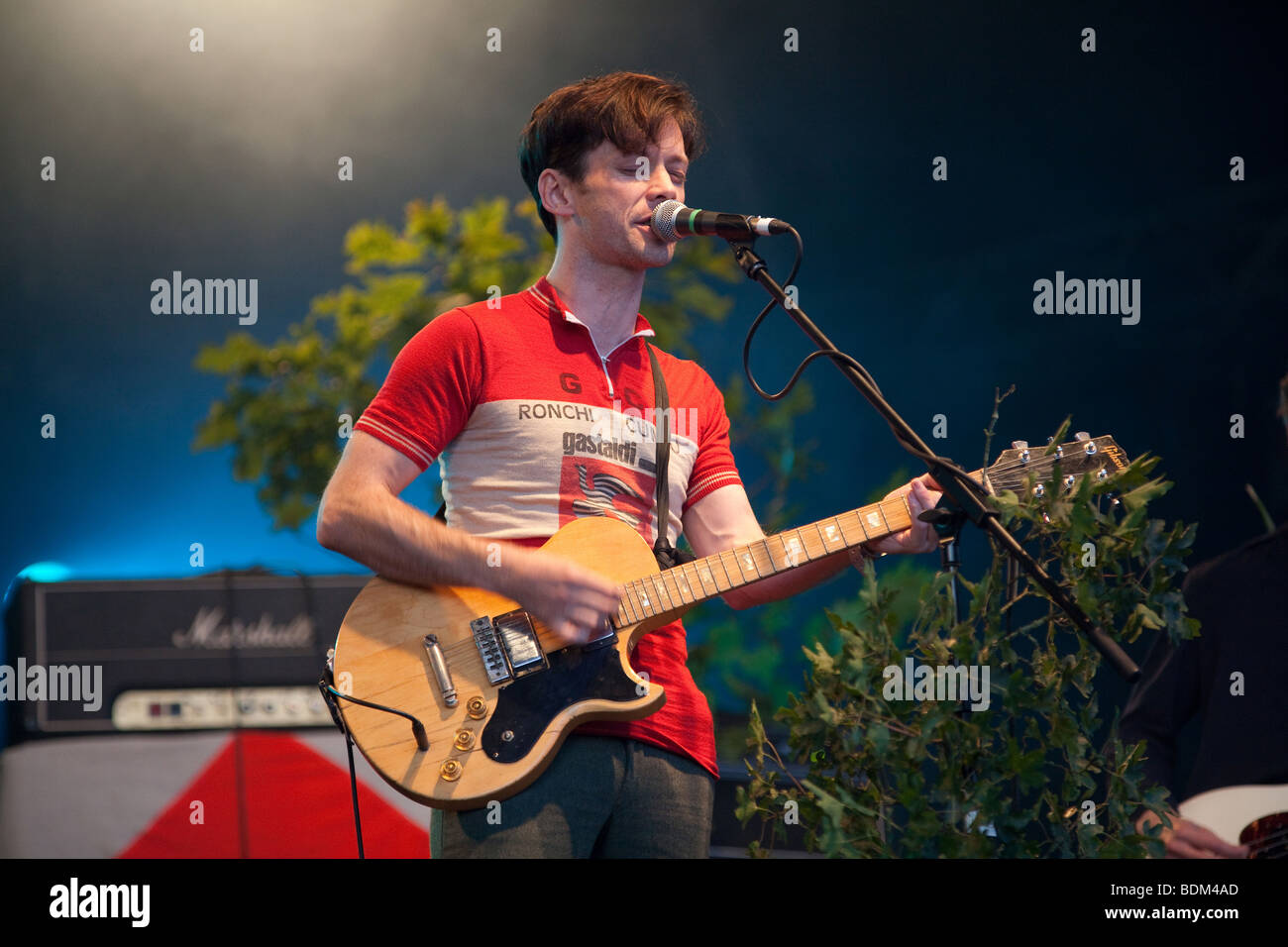 British sea power singer hi-res stock photography and images - Alamy