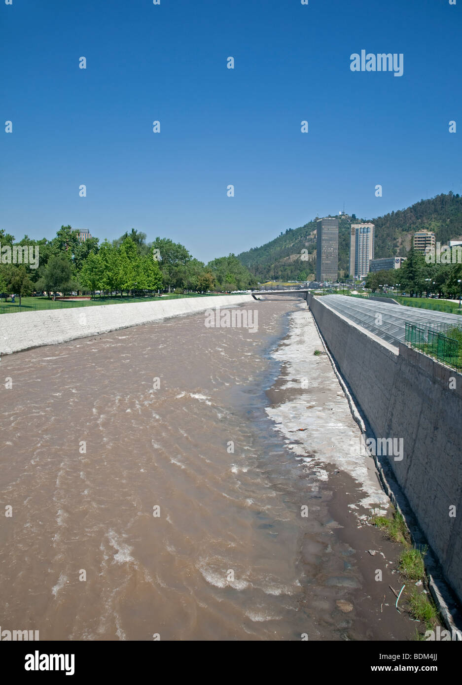 River Mapocho in Providencia district, Santiago, Chile Stock Photo - Alamy