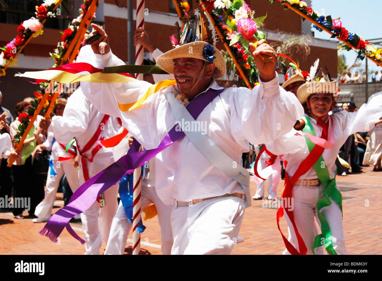 Fiesta maypole hi-res stock photography and images - Alamy