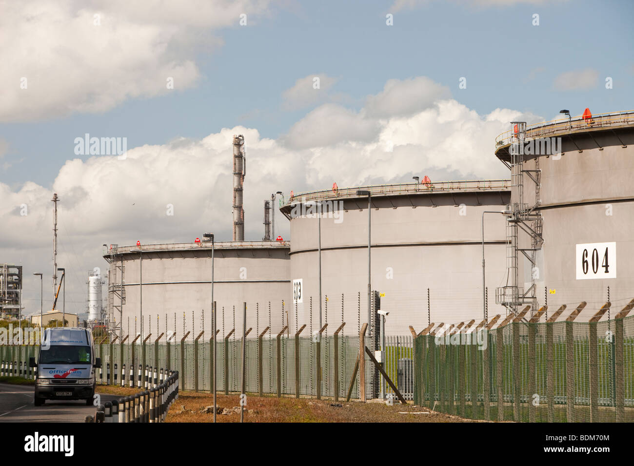 Ineos grangemouth oil refinery in scotland hi-res stock photography and ...