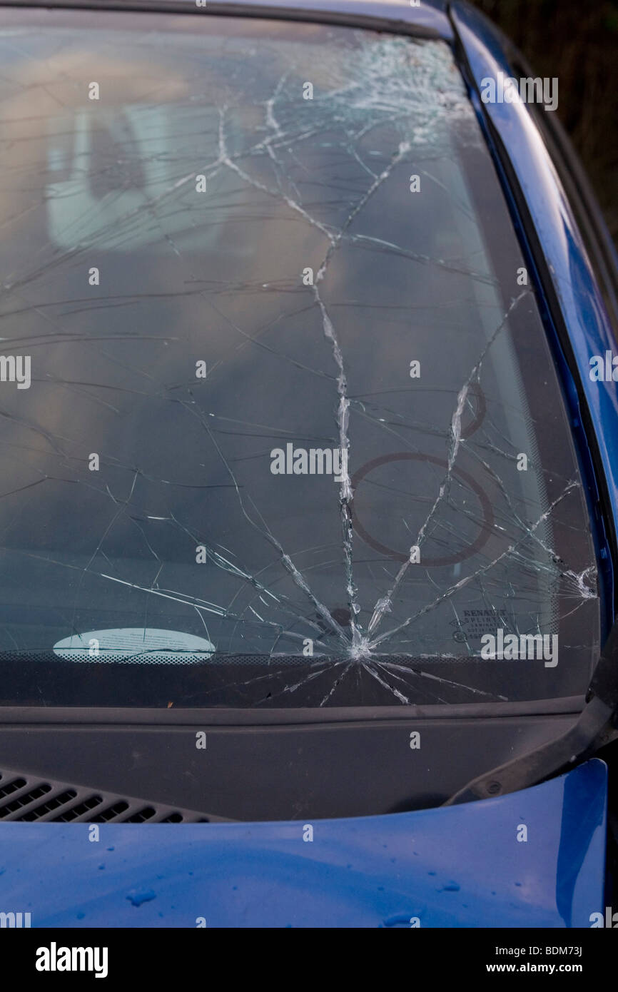 Damaged vehicle awaiting repair Stock Photo - Alamy