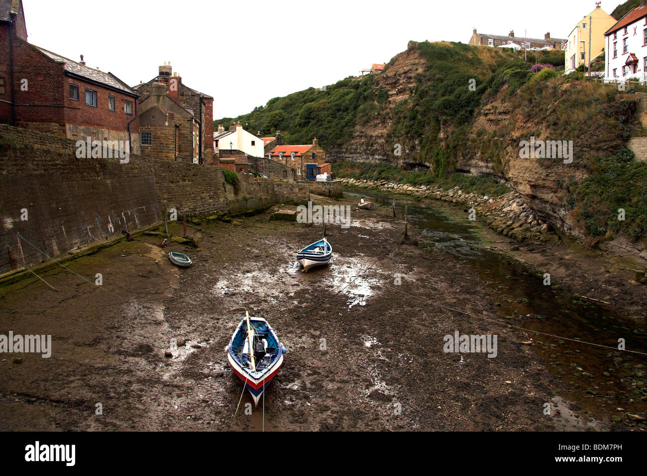 Staithes beck hi-res stock photography and images - Alamy