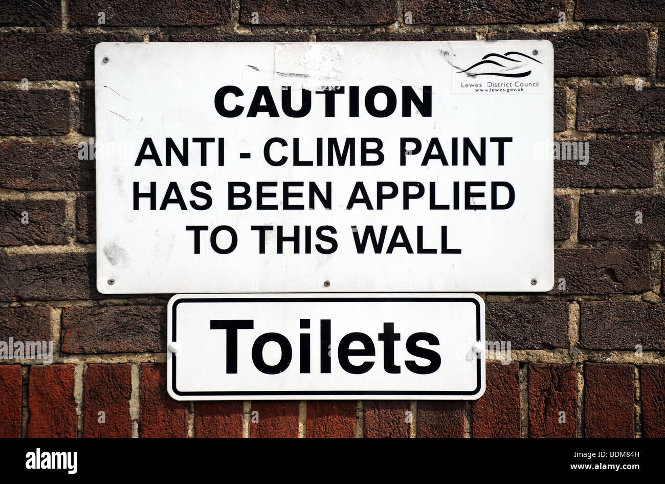 Anti climb hi-res stock photography and images - Alamy