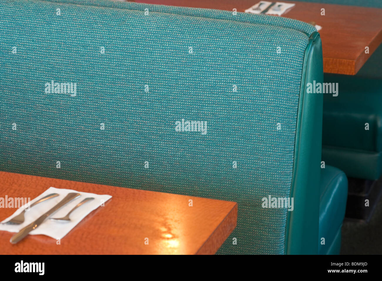 Empty restaurant booth hi-res stock photography and images - Alamy