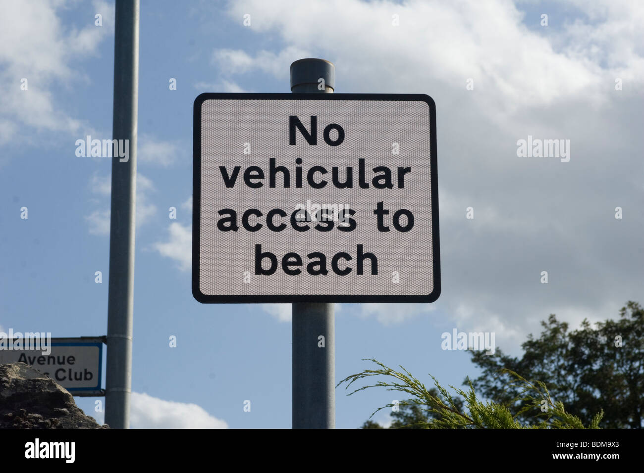 No Vehicular access to the beach sign Stock Photo - Alamy