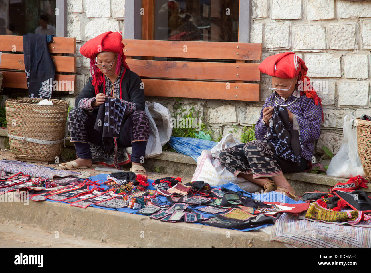 Hmong lady in Sapa, North Vietnam Stock Photo - Alamy