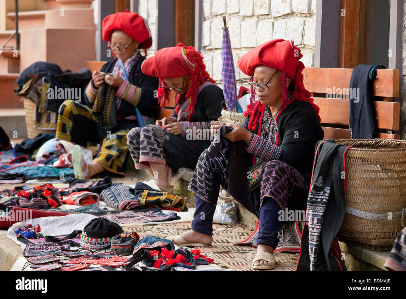 Hmong lady in sapa north hi-res stock photography and images - Alamy