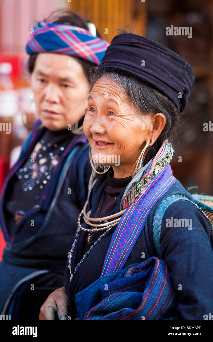 Hmong lady in Sapa, North Vietnam Stock Photo - Alamy