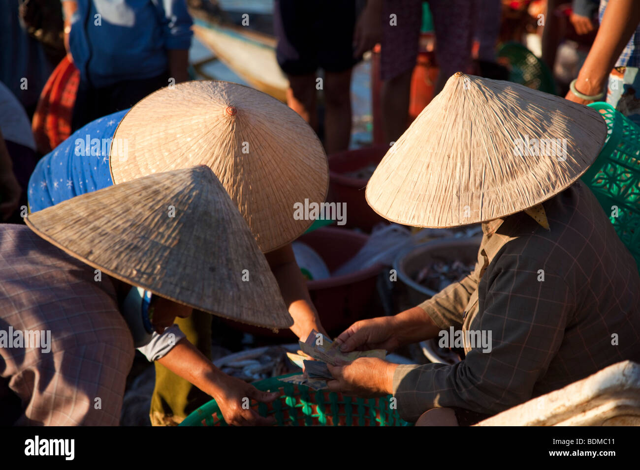 Vietnamese people trading at the local fish market Stock Photo - Alamy