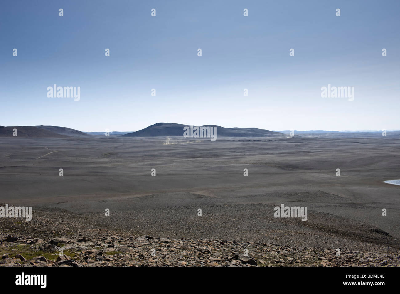 Sprengisandur, Sand duanes in the highlands of Iceland and horses in ...