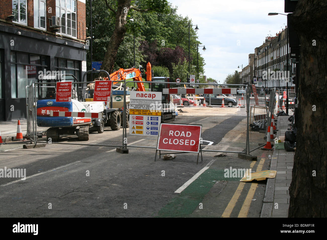 Road work works hi-res stock photography and images - Alamy