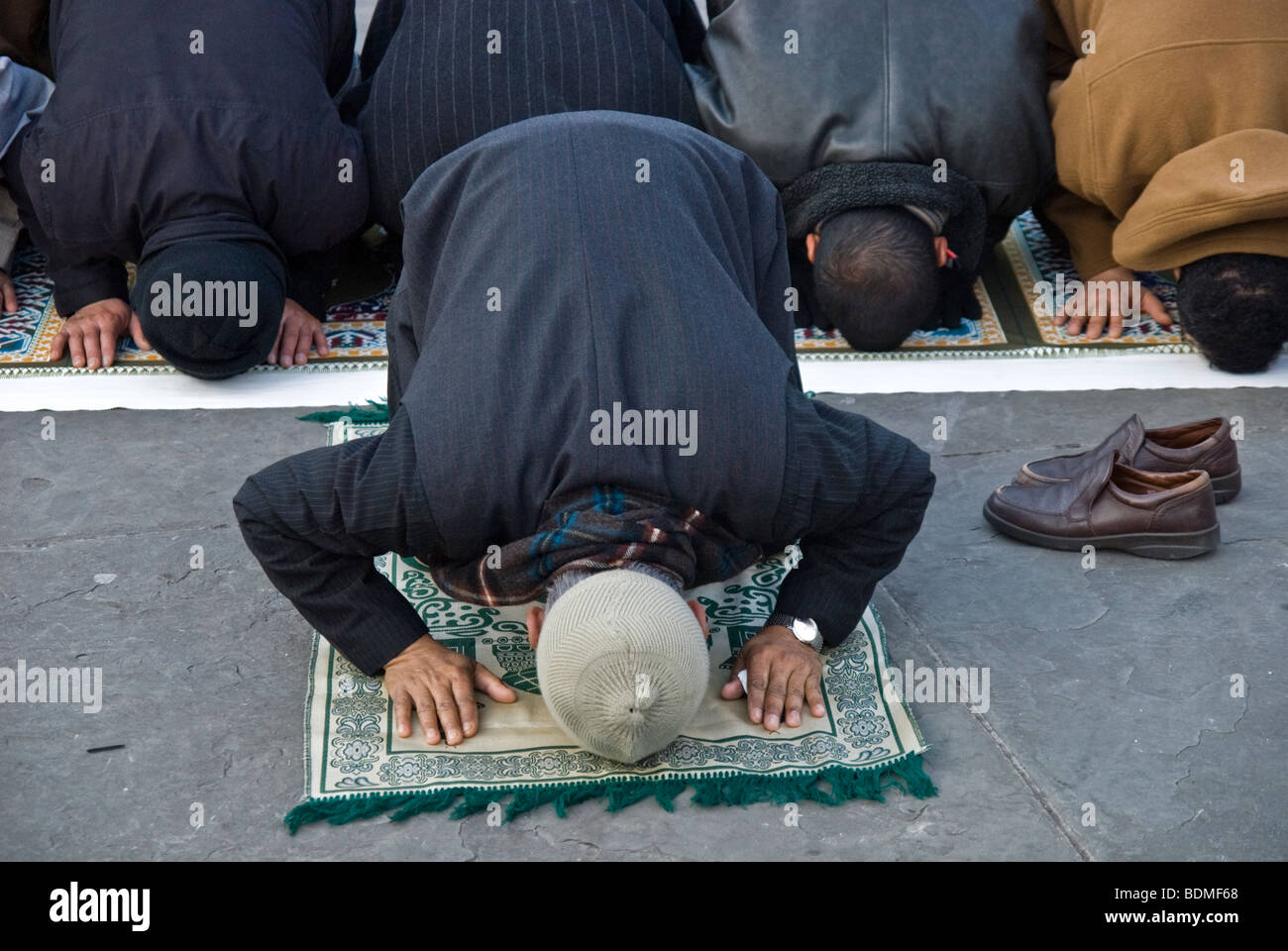 MUSLIM MEN ARE PRAYING- NAMAZ Stock Photo - Alamy