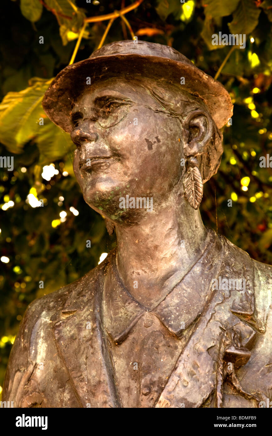 Statue of Dorothy L Sayers Stock Photo - Alamy
