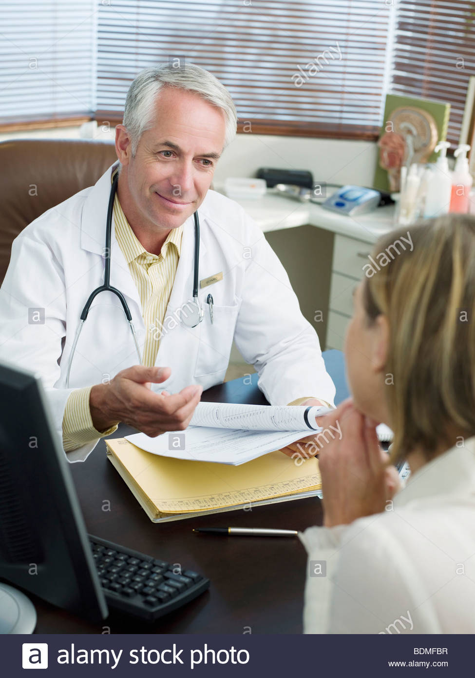 Doctor Patient Consultation Desk Office Stock Photos & Doctor Patient ...