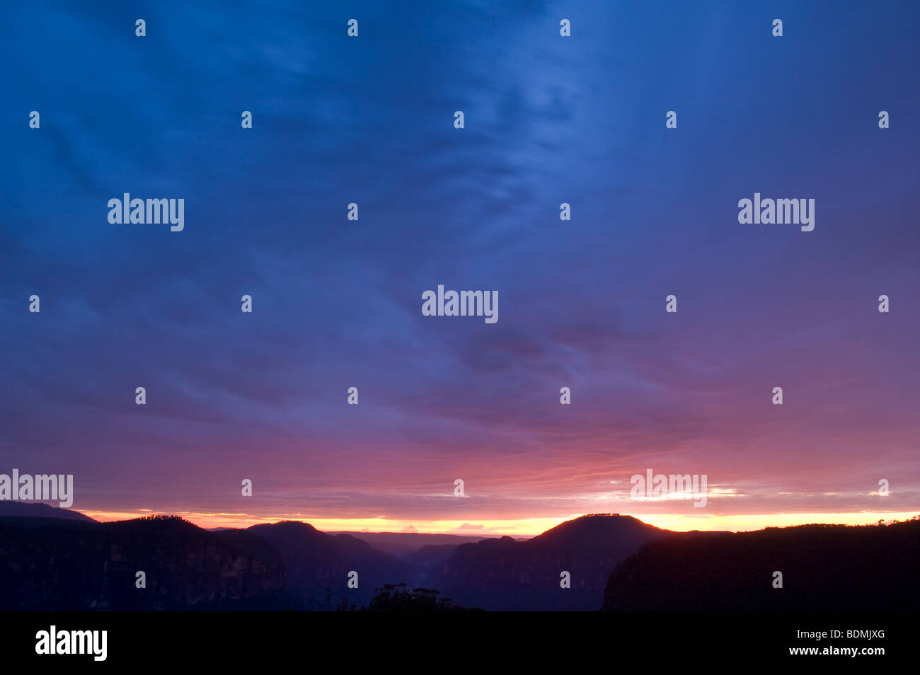 Sunrise over valley hi-res stock photography and images - Alamy