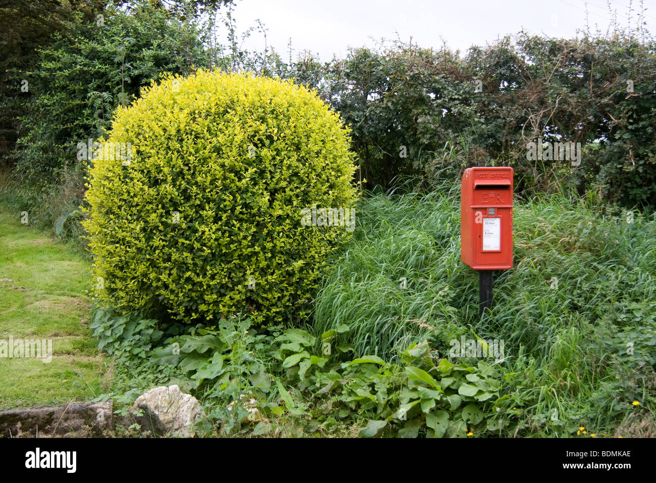 Rural Post Box in England Stock Photo - Alamy