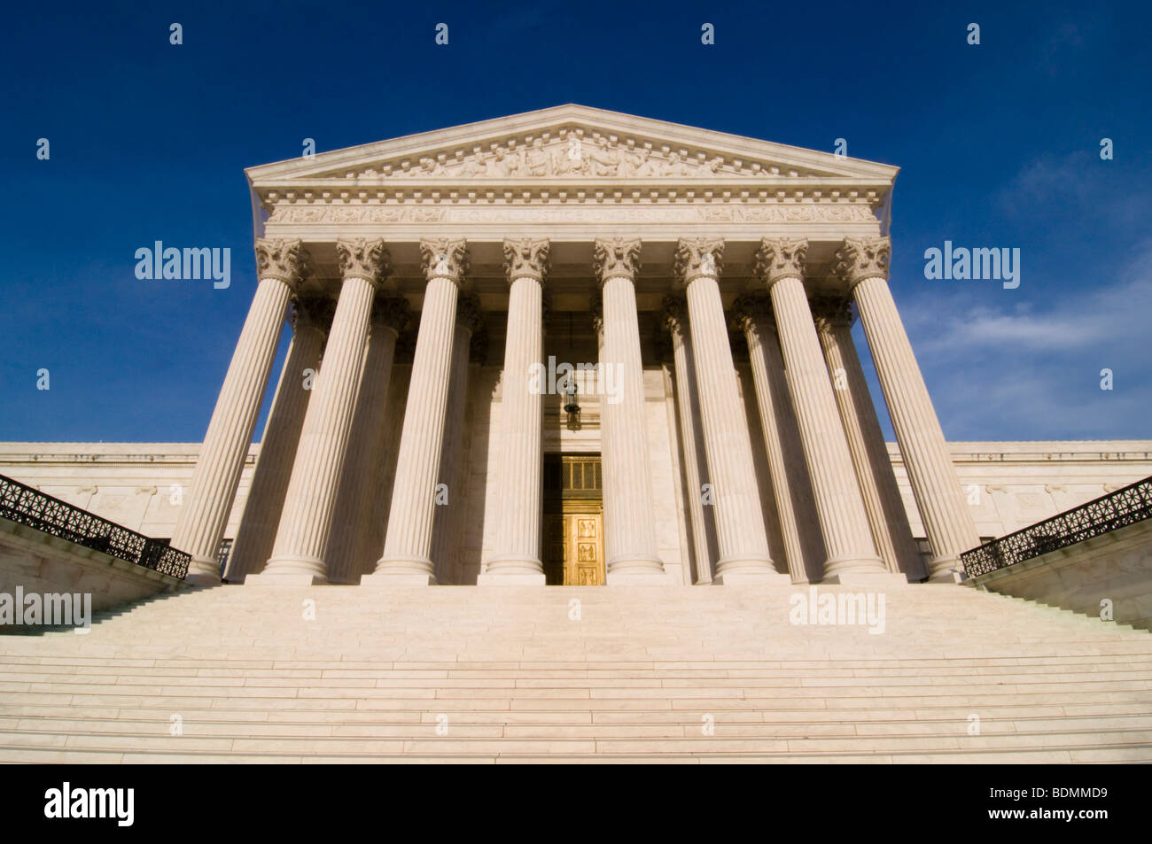 Steps columns hi-res stock photography and images - Alamy