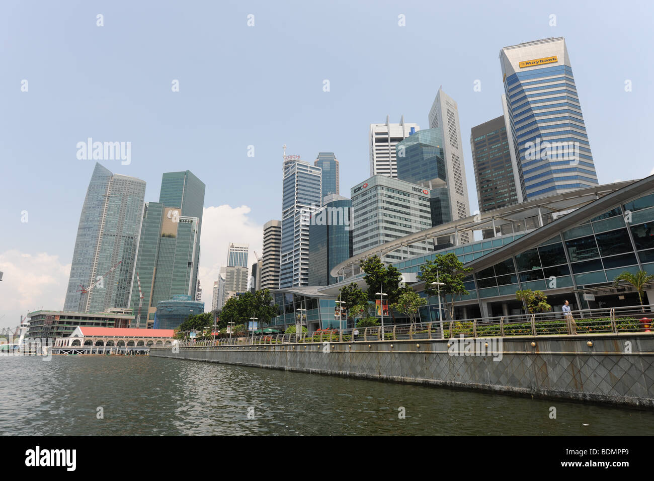One Fullerton and city skyline, Sinagpore Stock Photo - Alamy