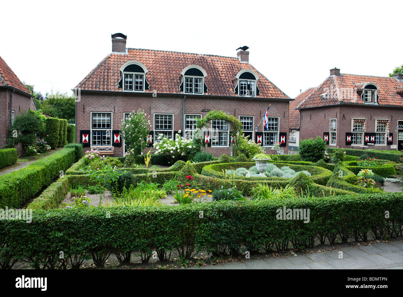 Dutch house red brick hi-res stock photography and images - Alamy